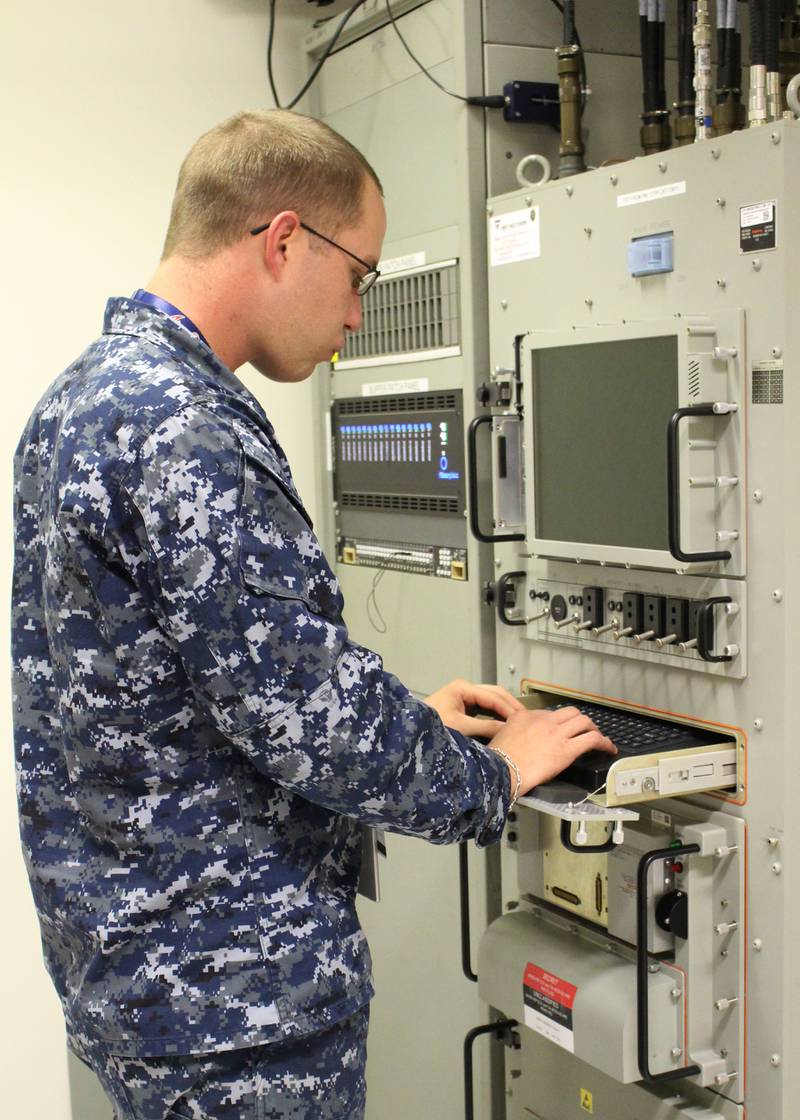 Raytheon wins $102.9M Navy satellite terminal contract