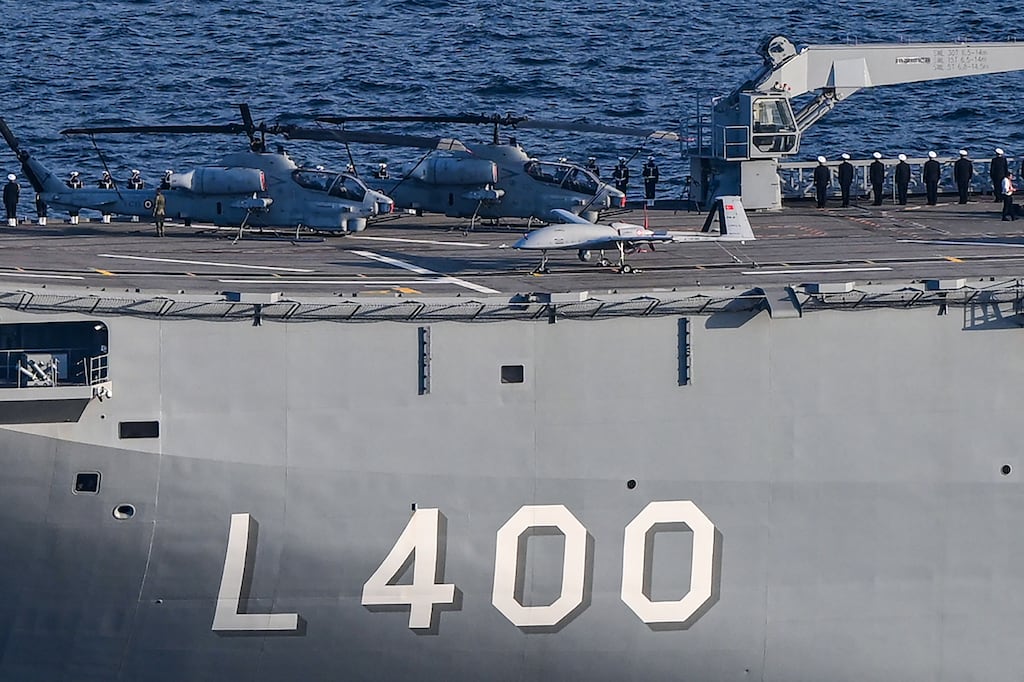 US Navy, Air Force running ‘capstone test’ of new high-power microwave ...