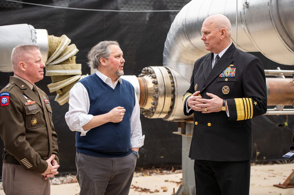 US Navy, Air Force running ‘capstone test’ of new high-power microwave ...